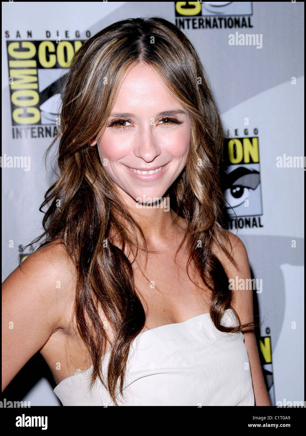 Jennifer Love Hewitt Comic Con 2009 held at the San Diego Convention Center - Day 4 San Diego ...