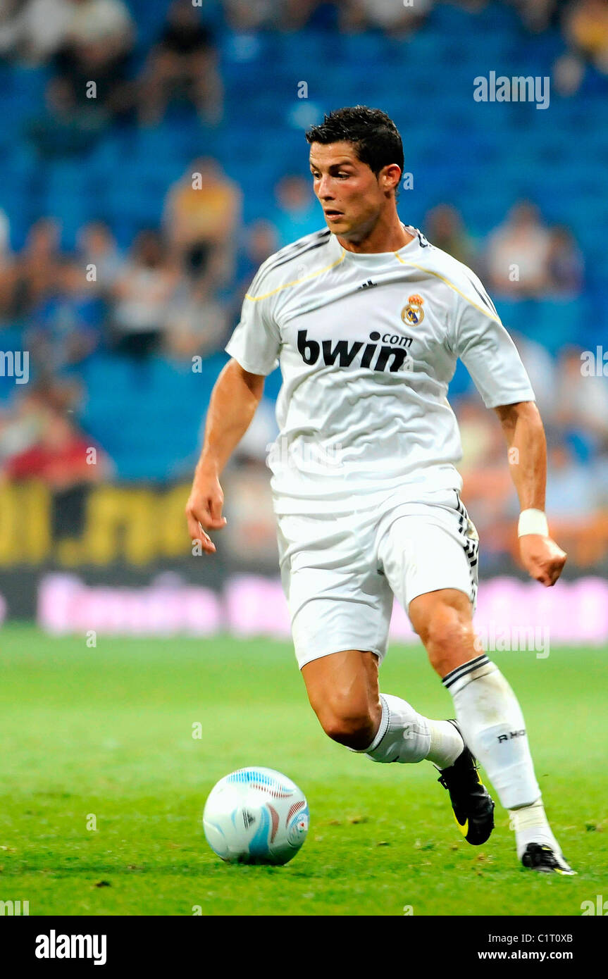 Cristiano Ronaldo makes his debut game for Real Madrid against Al ...