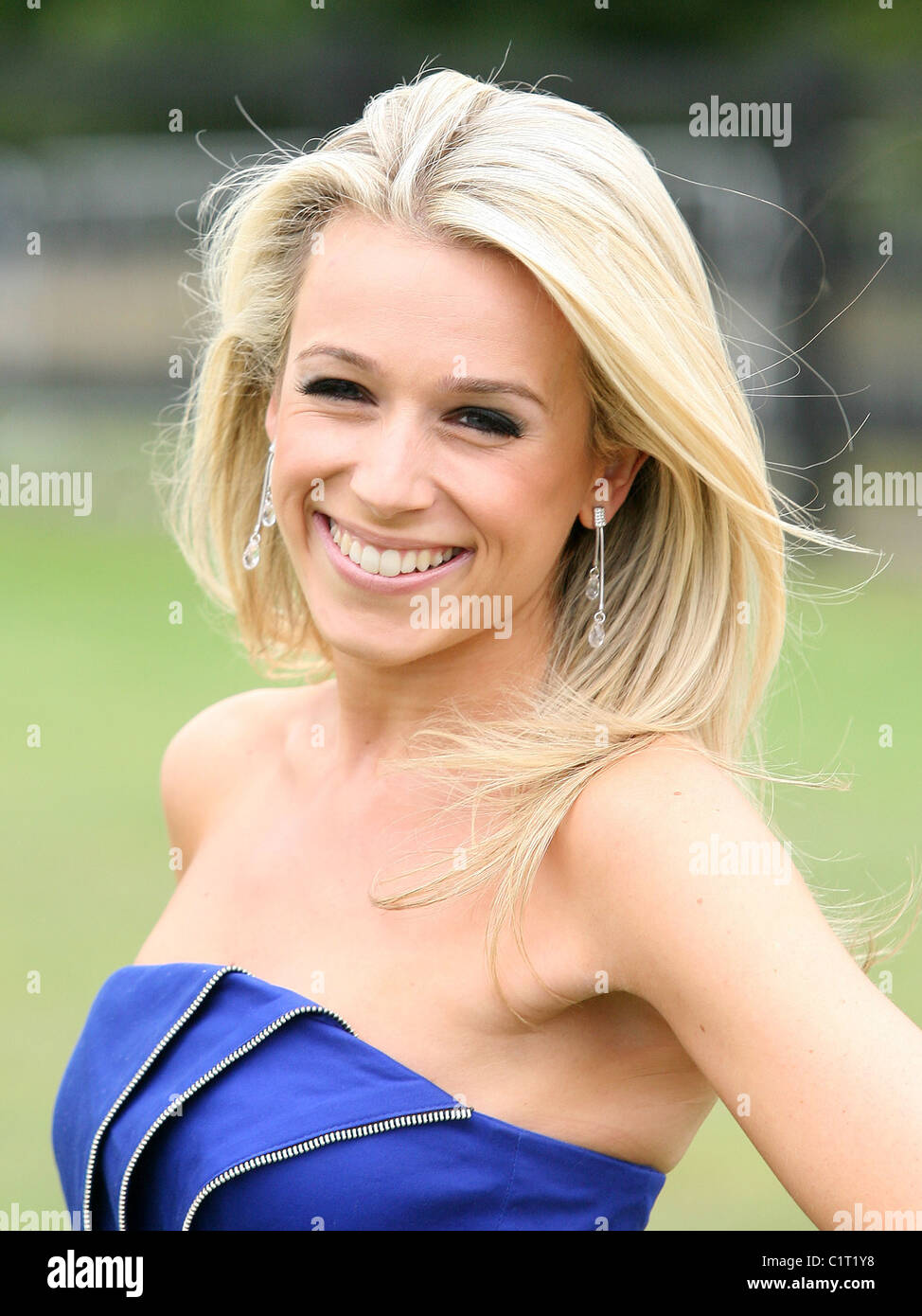 Lara Lewis's Instagram, Twitter & Facebook on IDCrawl