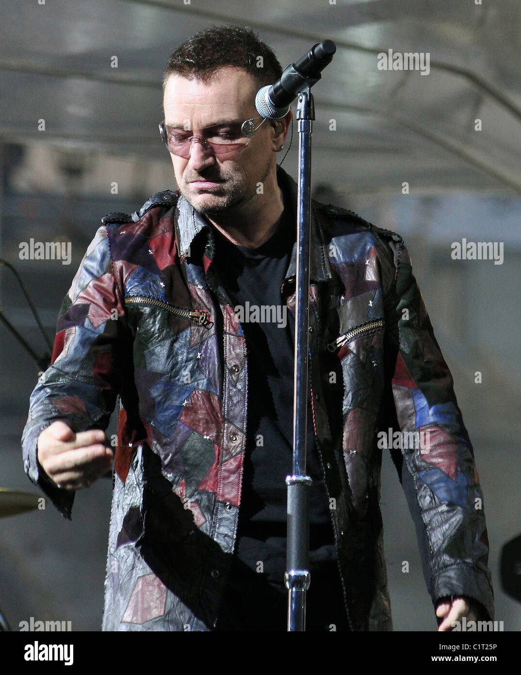 Bono U2 perform their final show in Dublin as part of their 360˚ Tour ...