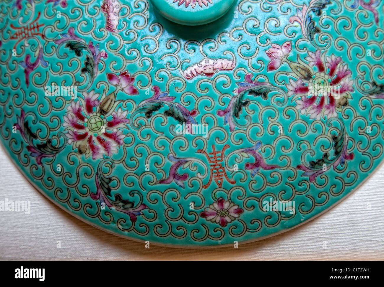Chinese bowl and lid hi-res stock photography and images - Alamy