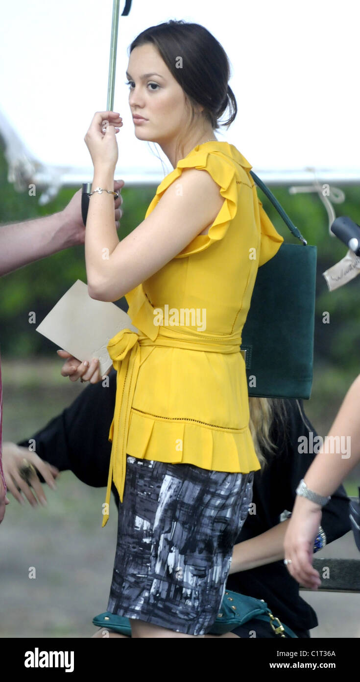Leighton Meester Filming Scene For Gossip Girl New York City Hi res leighton-meester-filming-scene-for-gossip-girl-new-york-city-hi-res