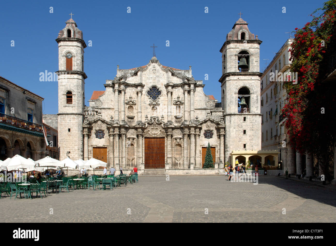 Hanava Cathedral and square Cuba Stock Photo - Alamy
