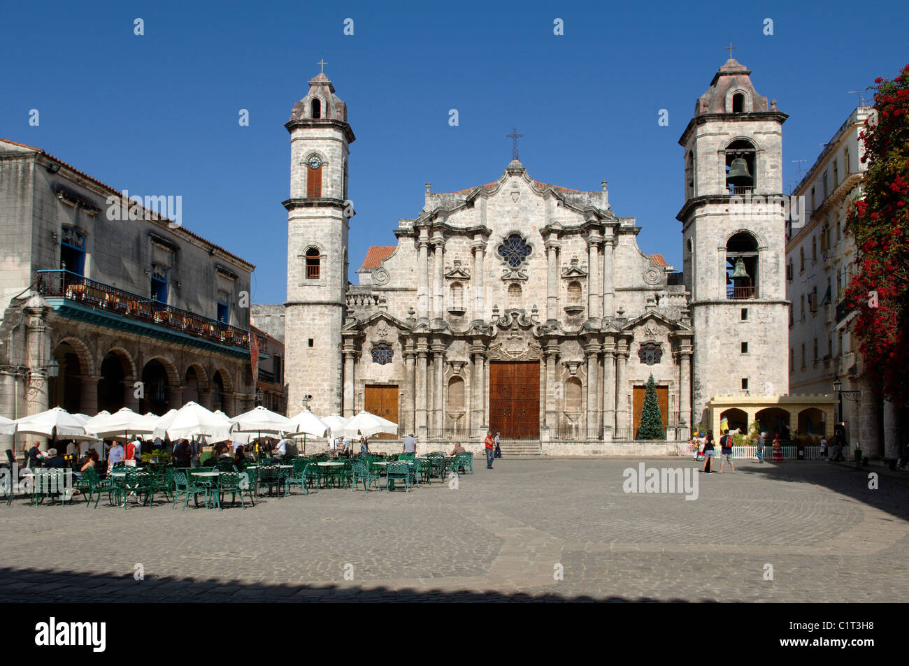 Hanava Cathedral and square Cuba Stock Photo - Alamy