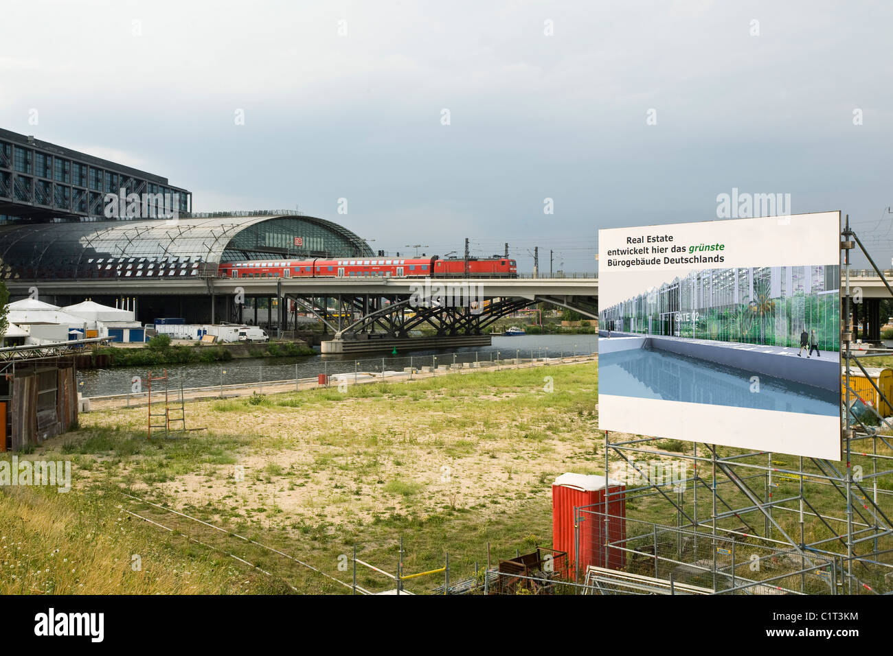 Image german train station sign hi-res stock photography and images - Alamy