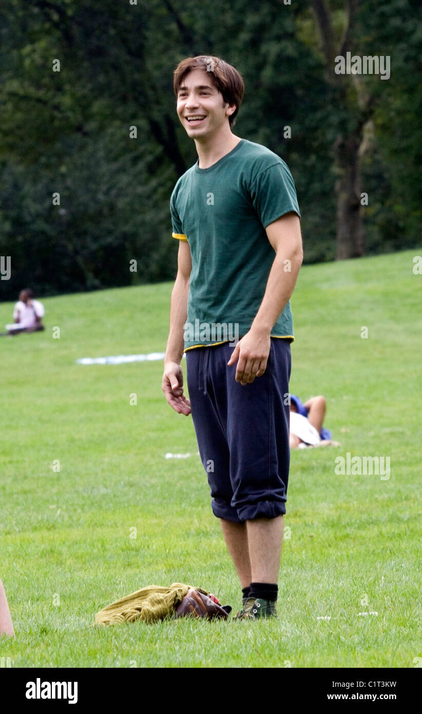 Justin Long on the set of his new movie 'Going the Distance' in Central ...