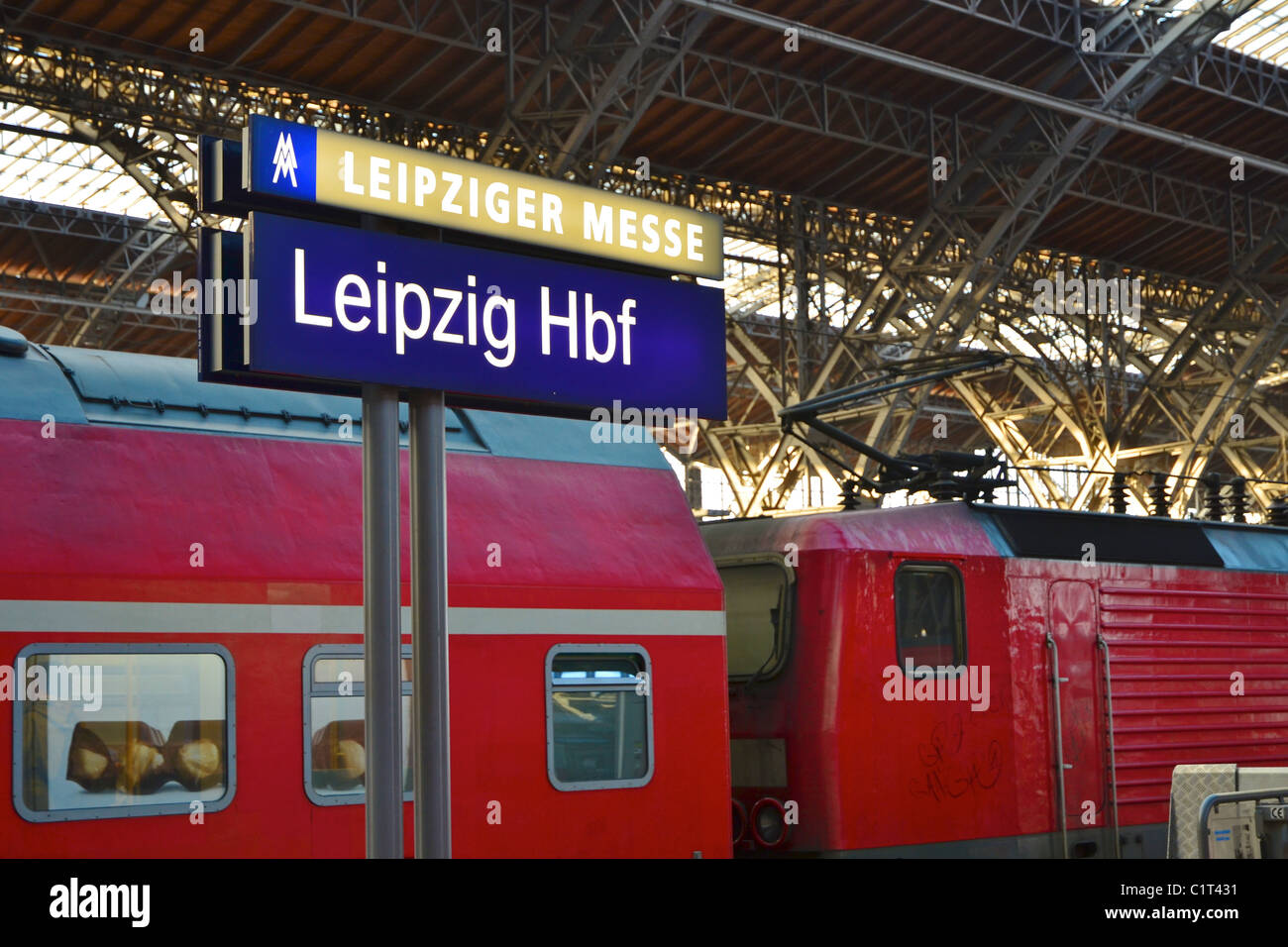 Platform sign at Leipzig train station Stock Photo - Alamy