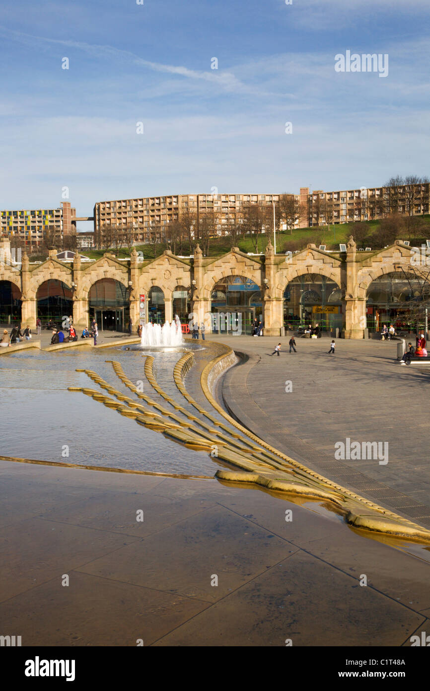 Sheffield station water feature uk hi-res stock photography and images ...