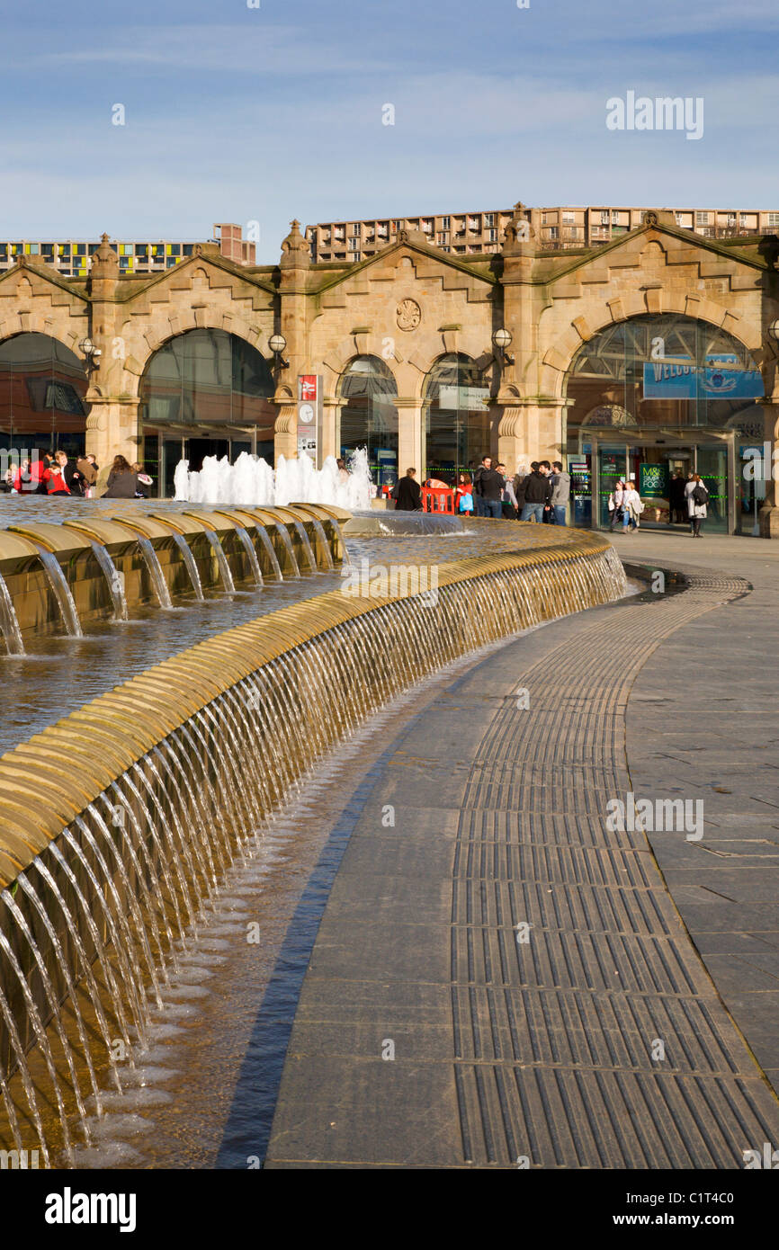 Sheffield station water feature uk hi-res stock photography and images ...