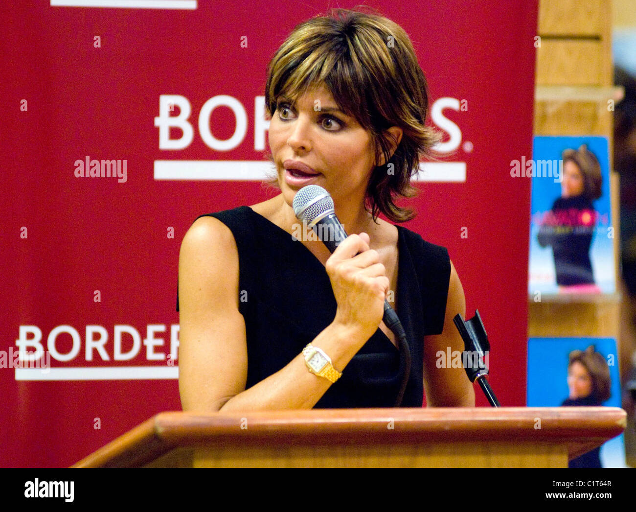 Lisa Rinna book signing of "Rinnavation: Getting Your Best Life Ever ...
