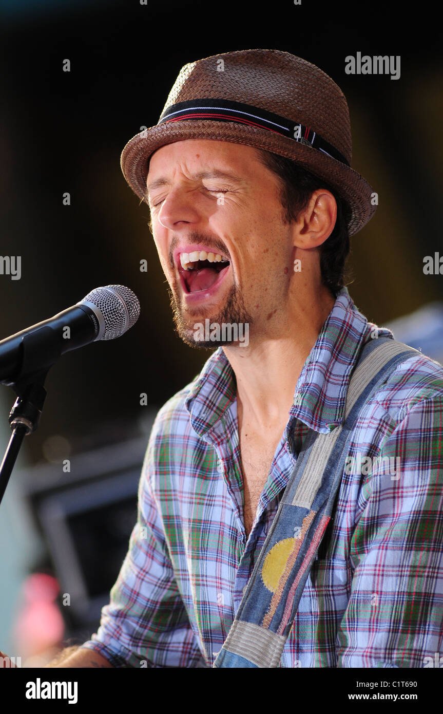 Jason Mraz performs on the Today show concert series New York City, USA ...