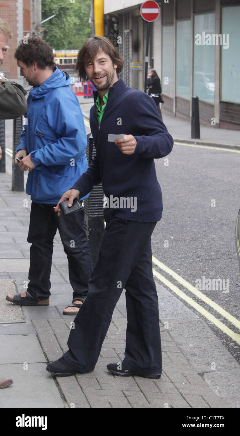 Jay kay smoking cigarette leaves hi-res stock photography and images ...