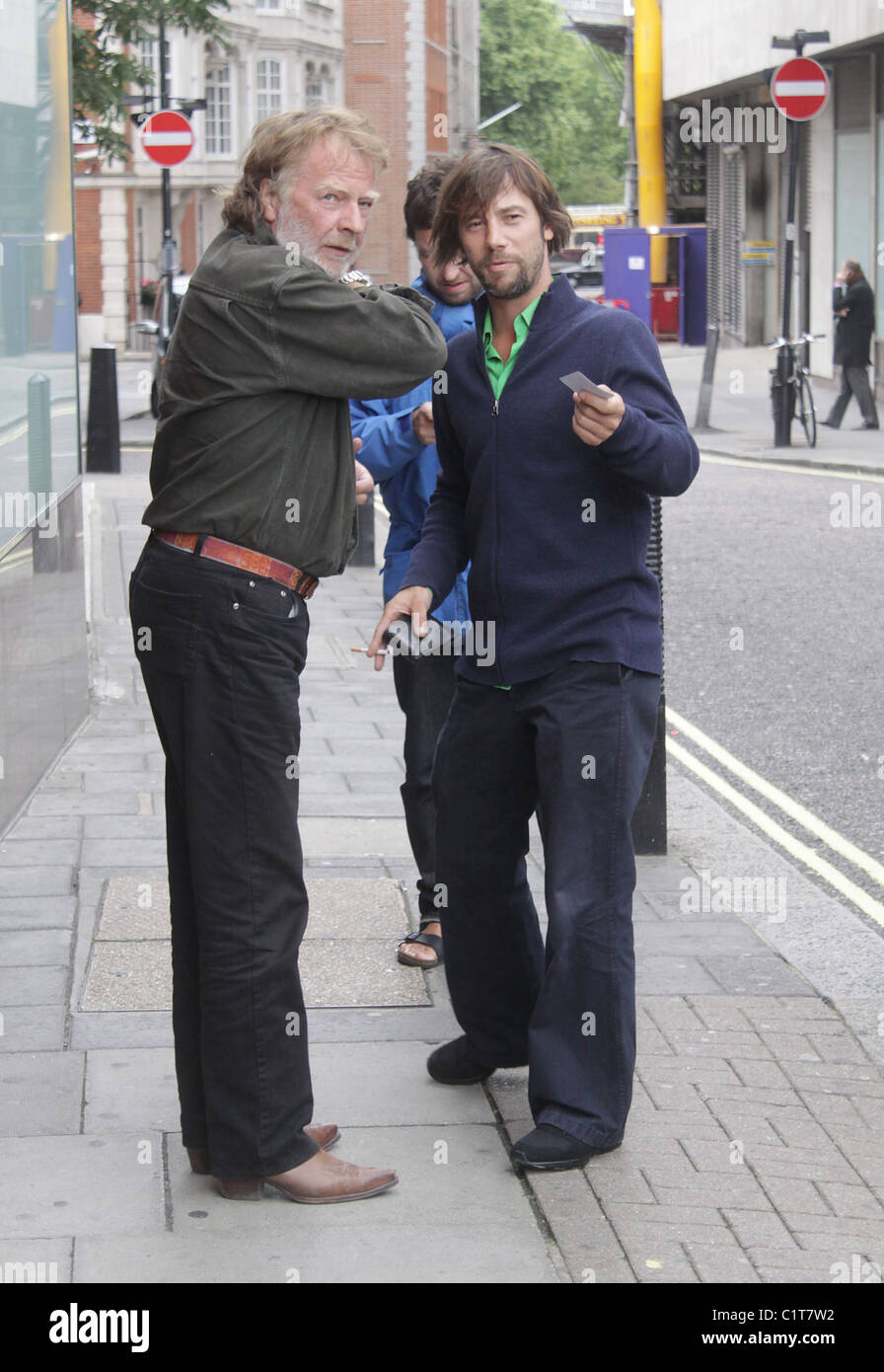 Jay kay smoking cigarette leaves hi-res stock photography and images ...