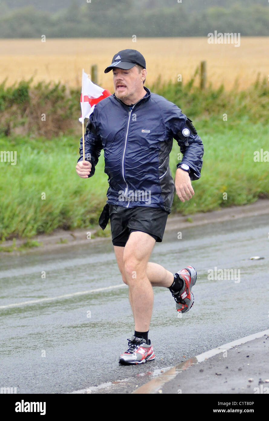 Actor/comedian Eddie Izzard soaking wet as he runs through Wiltshire ...