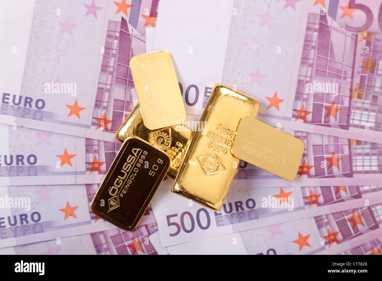Luxury wealth 500 bank notes hi-res stock photography and images - Alamy