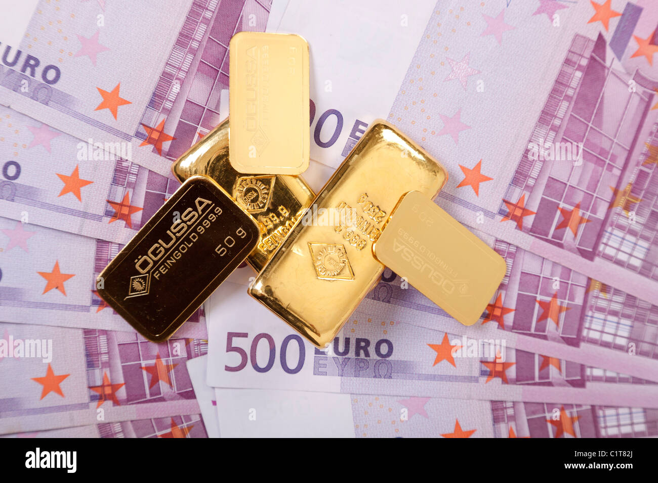 500 Euro bank notes, gold bars Stock Photo - Alamy