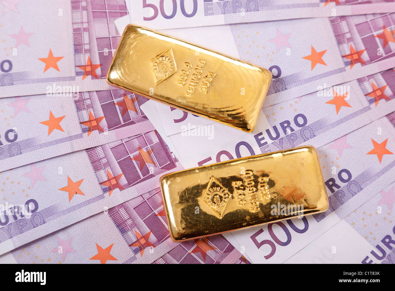 500 Euro bank notes, gold bars Stock Photo - Alamy