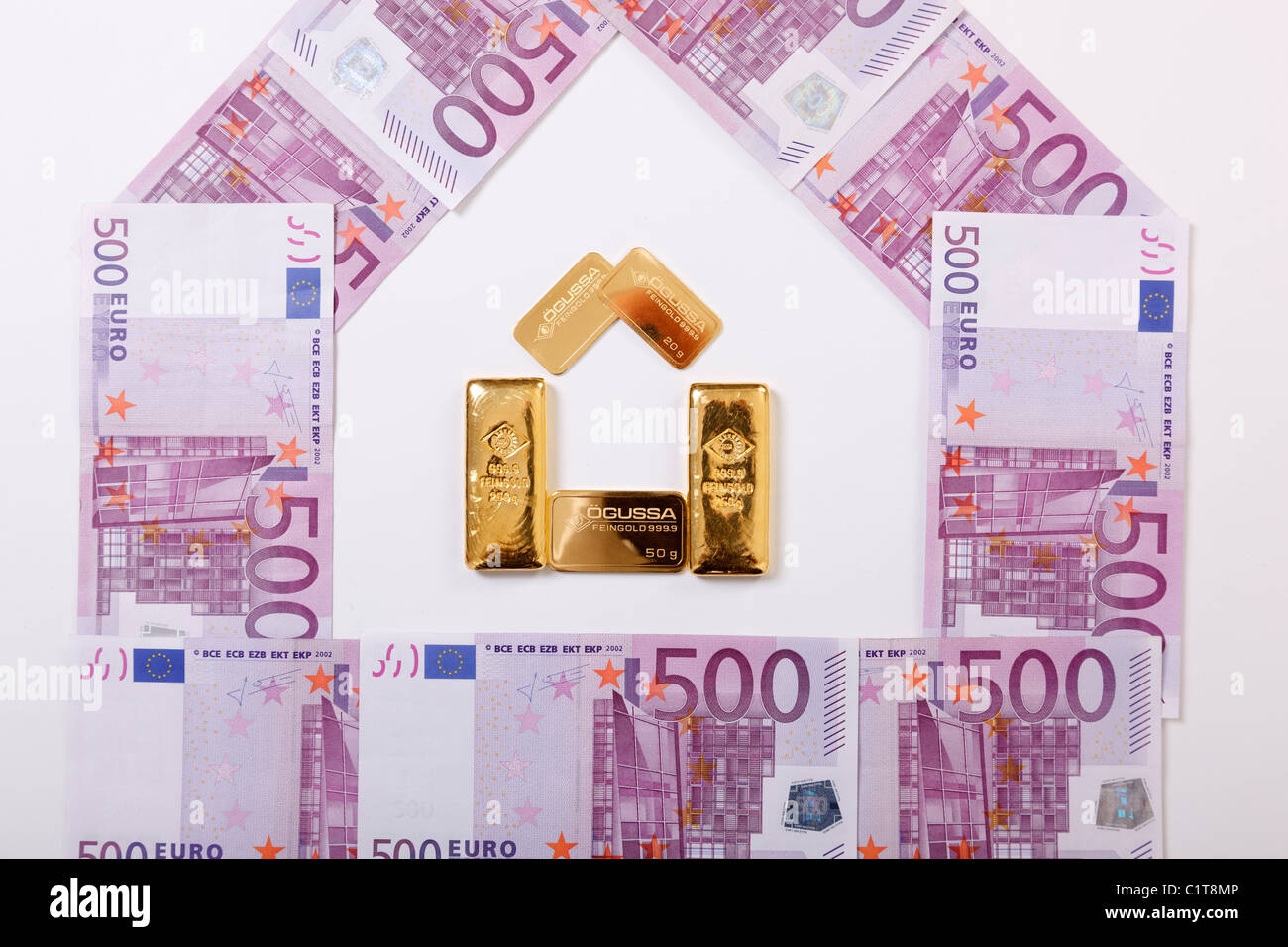 500 Euro bank notes, gold bars Stock Photo - Alamy