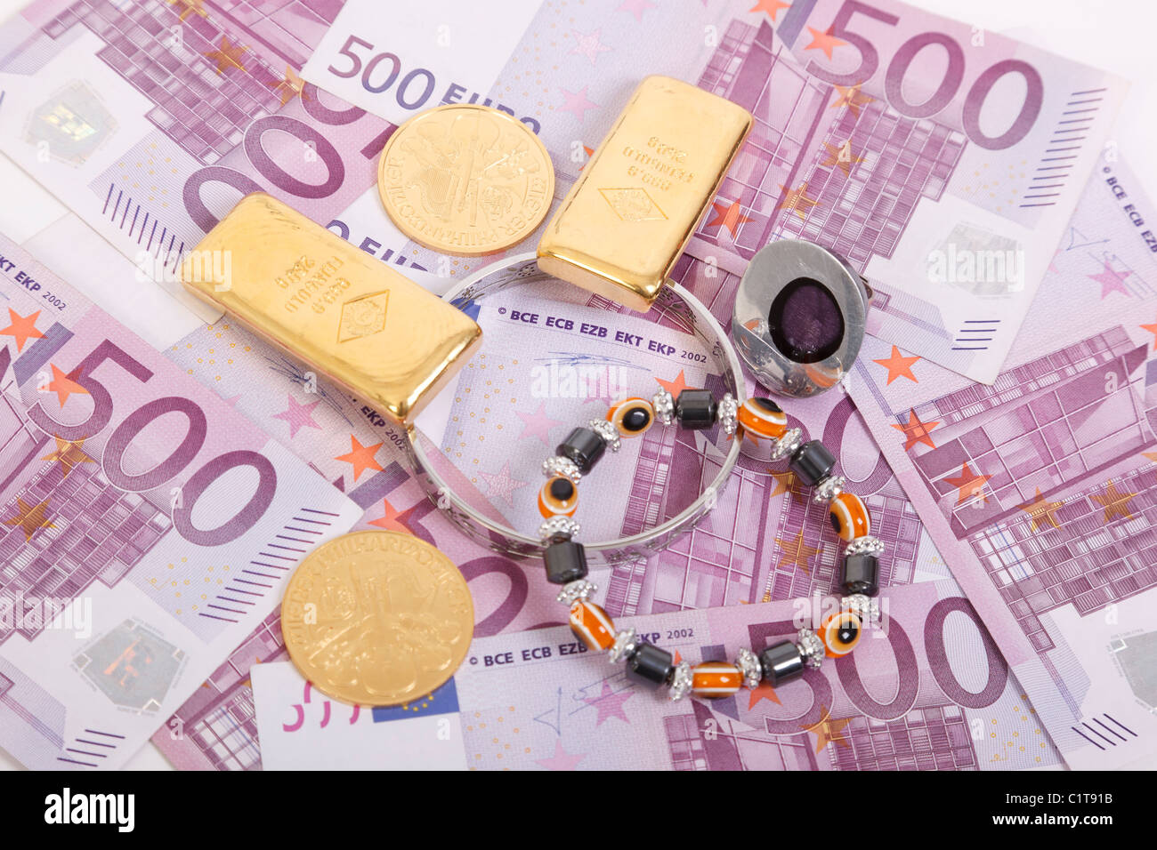 500 Euro bank notes, gold bars, gold coins, jewellery Stock Photo - Alamy