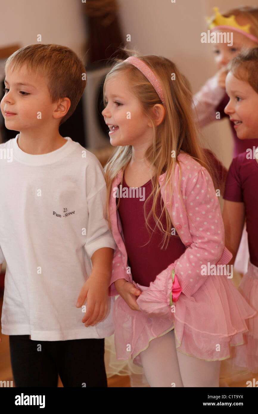 Ballet dance boy girl child hi-res stock photography and images - Alamy