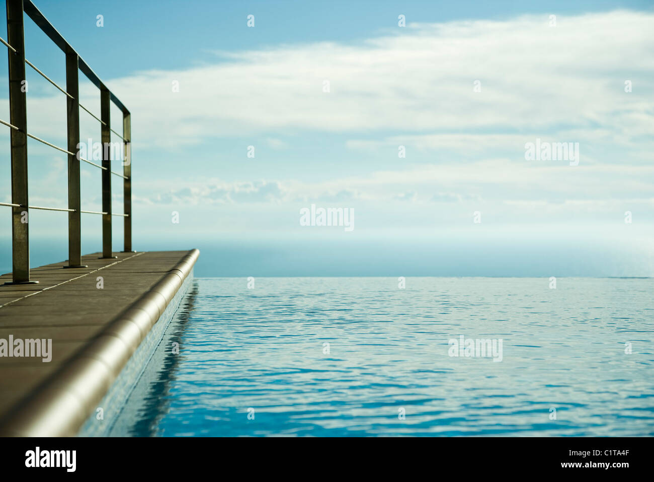Infinity pool hi-res stock photography and images - Alamy