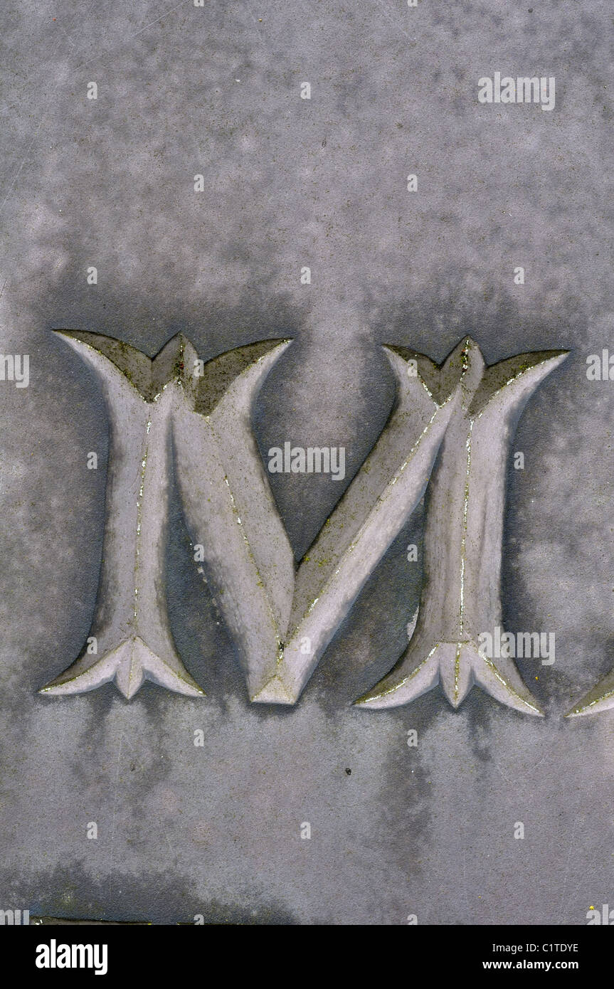 Letter M detail of slate gravestone, Leicestershire, UK Stock Photo - Alamy