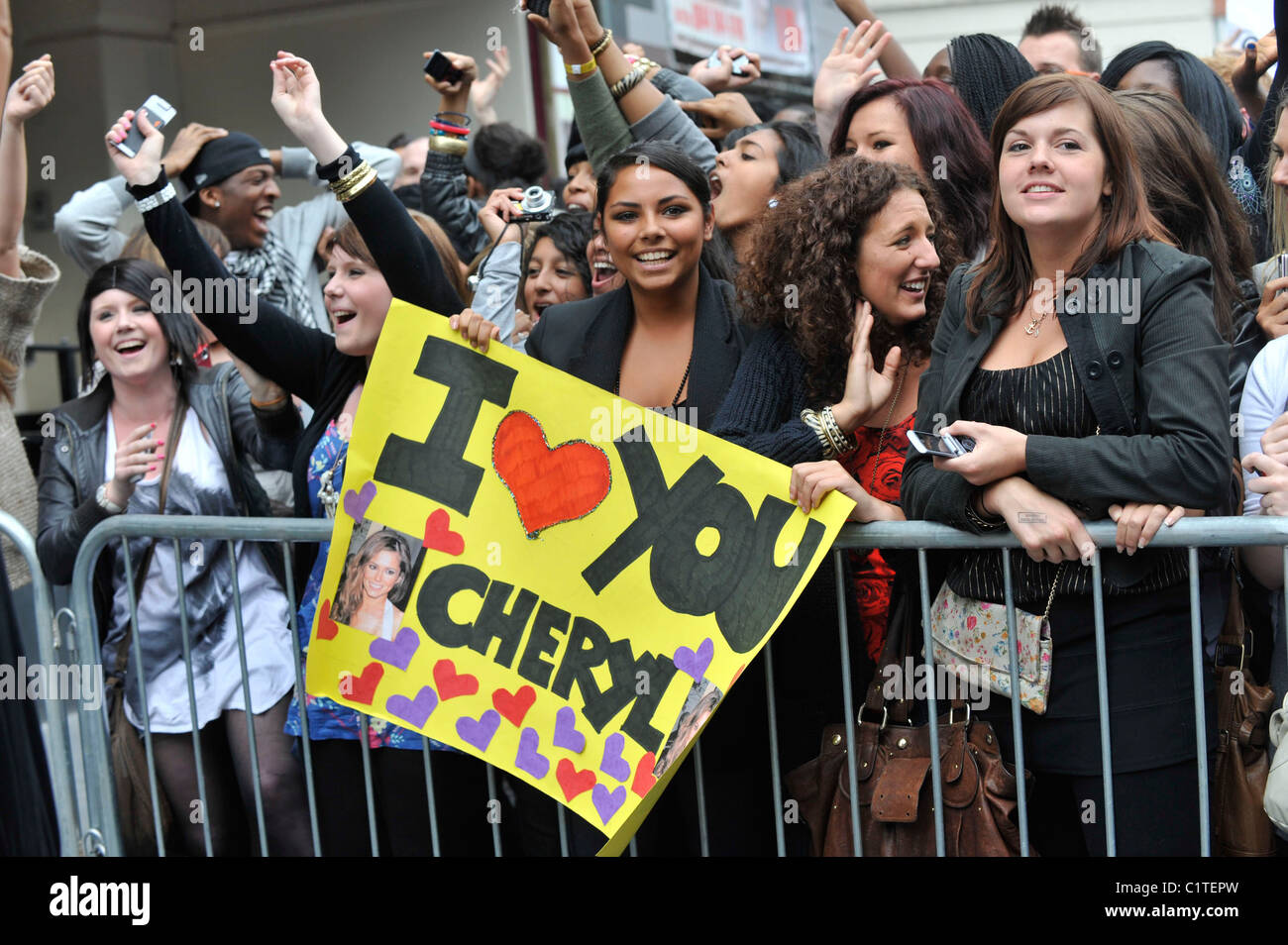 A massive crowd turns up to see the judges arrive for the final day of ...