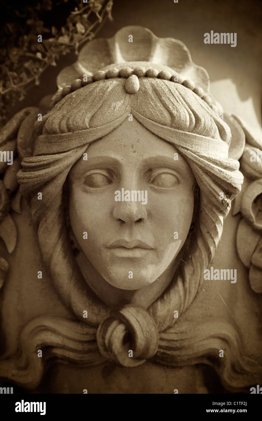 Stone womans sculpture hi-res stock photography and images - Alamy