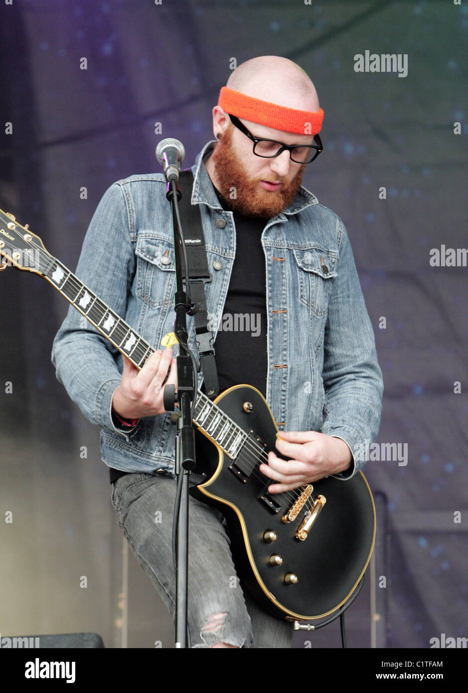 Skindred performing hi-res stock photography and images - Alamy