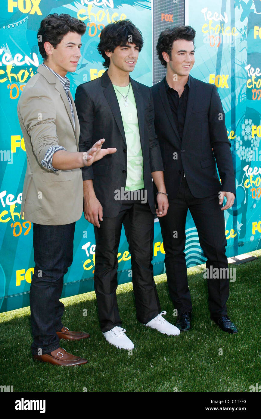 Kevin jonas jonas brothers teen hi-res stock photography and images - Alamy