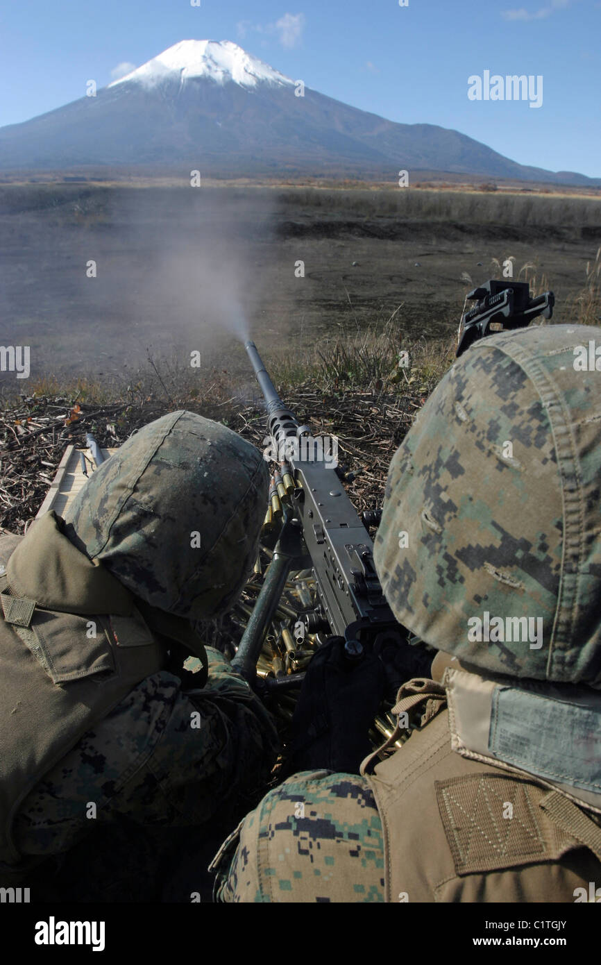 Marines fire an M2 .50 caliber machine gun Stock Photo - Alamy