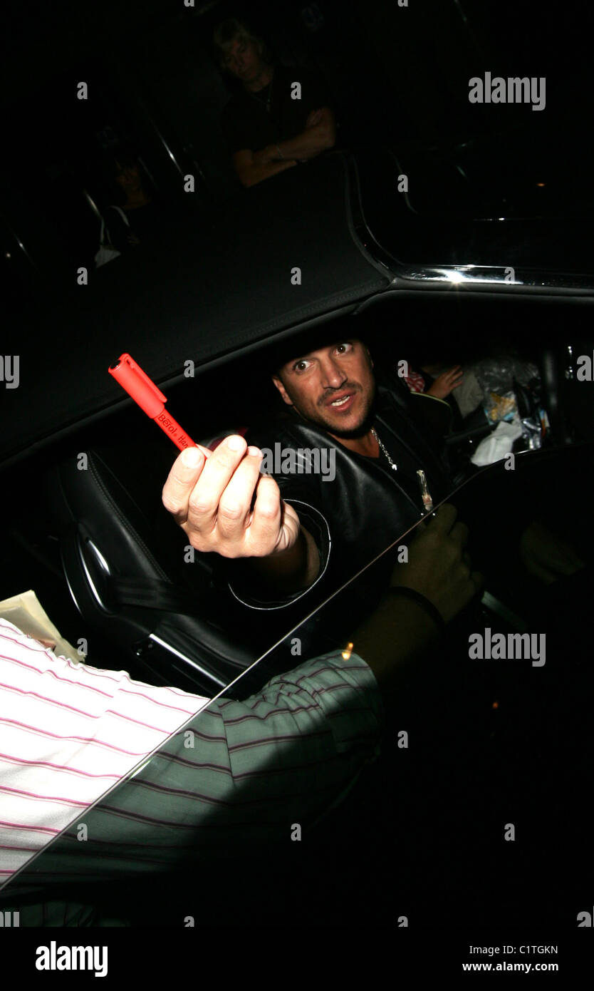 Peter Andre leaves Radio one and signs autographs for fans London ...