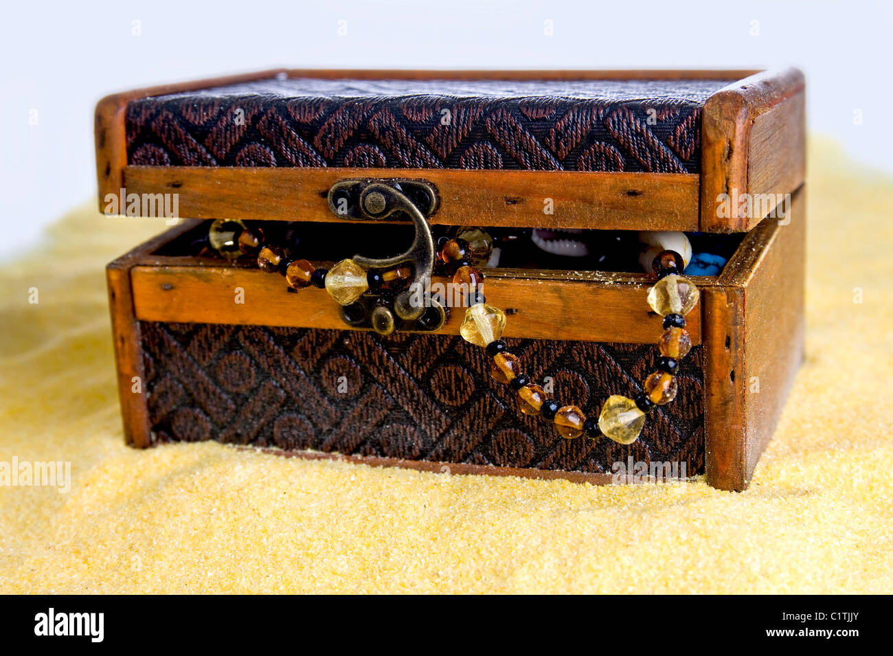 Treasure hiding place hi-res stock photography and images - Alamy