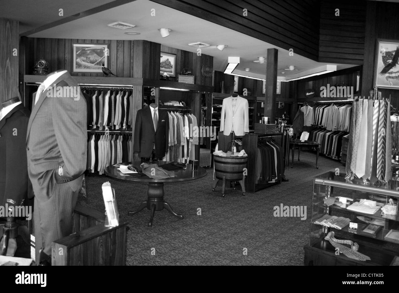 Mens store hi-res stock photography and images - Alamy