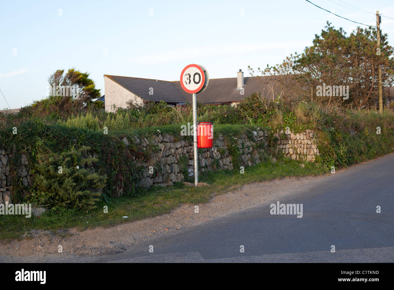 30 miles per hour speed sign hi-res stock photography and images - Alamy