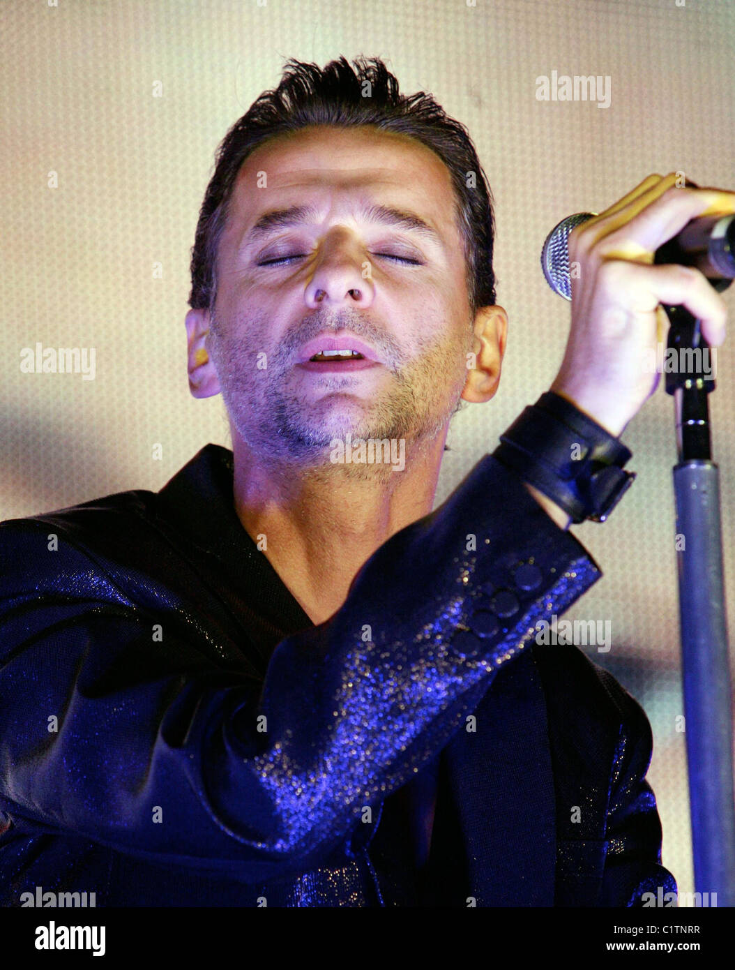 Dave Gahan Depeche Mode performing live at Madison Square Garden New ...