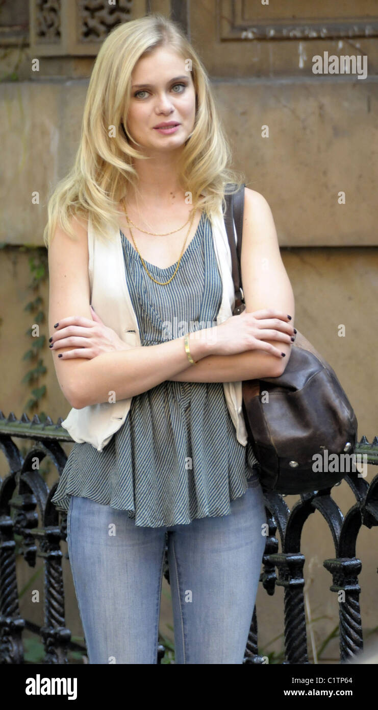 Sara Paxton on the set of 'The Beautiful Life' filming in Manhattan New ...