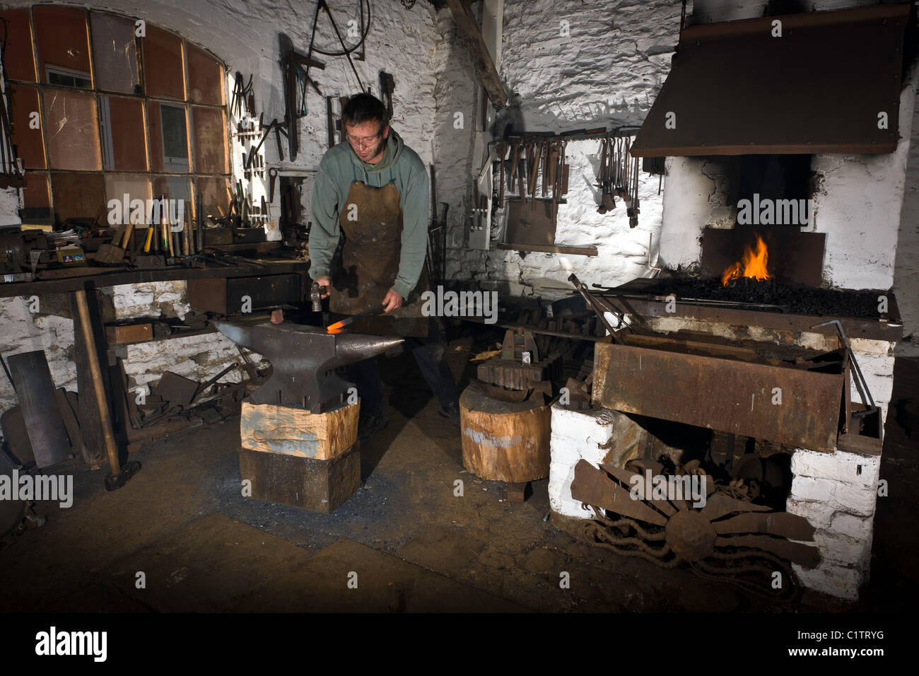 Blacksmithing forge hi-res stock photography and images - Alamy