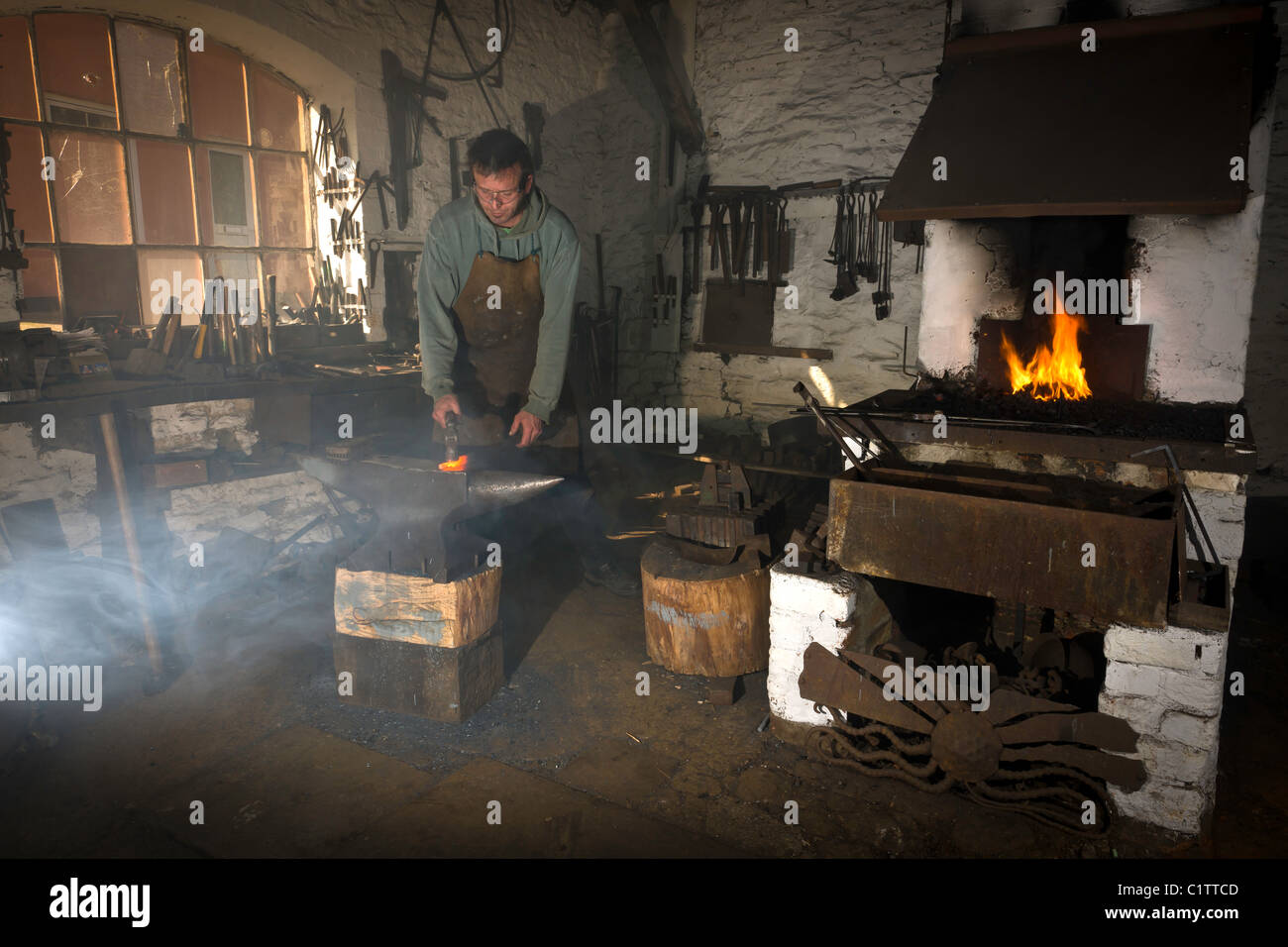 Blacksmithing forge hi-res stock photography and images - Alamy