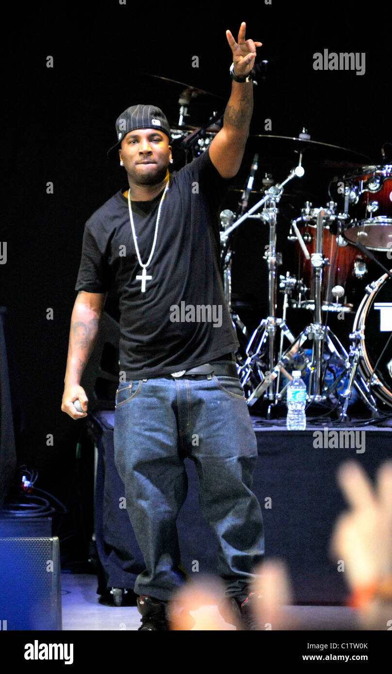 Young Jeezy aka Jay Jenkins performing live at the Molson Amphitheatre ...