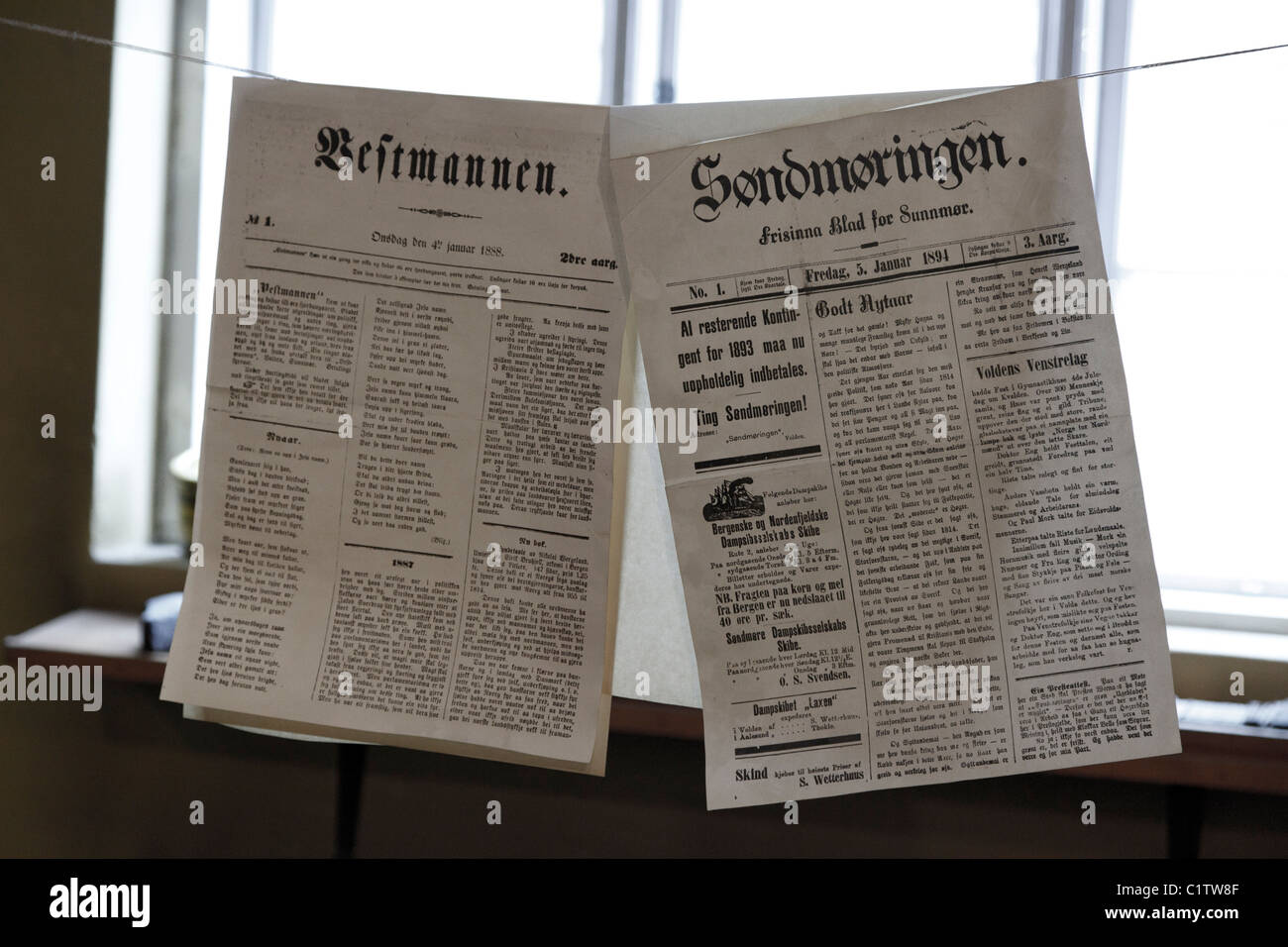Raw of newspapers hi-res stock photography and images - Alamy