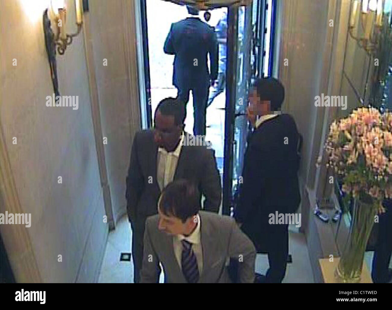 Police investigating a multi-million pound jewellery heist in London ...