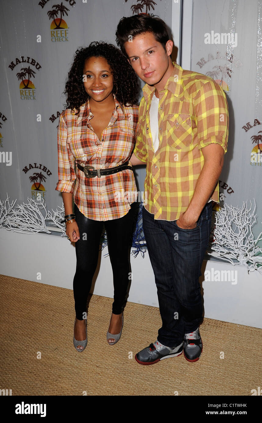 Andrea Lewis and Simon Curtis Anna Faris hosts Poolside Summer Party to ...