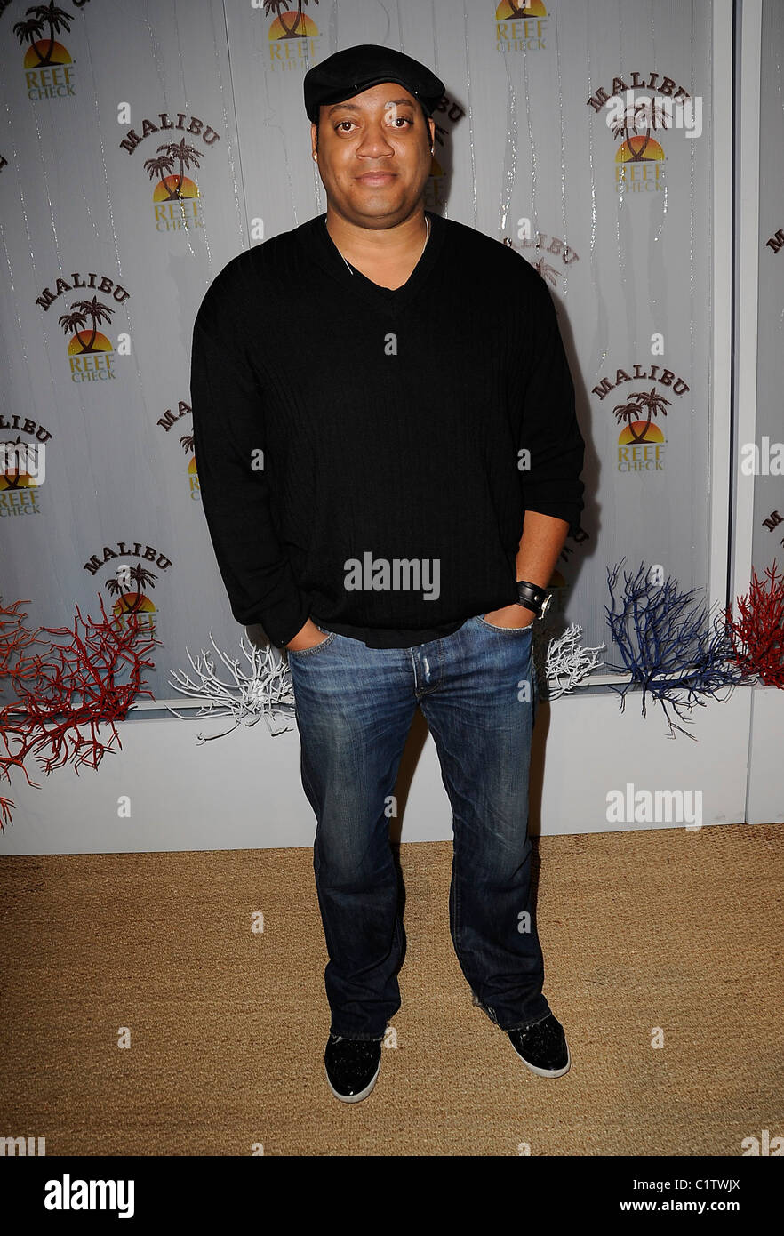 Cedric Yarbrough Anna Faris hosts Poolside Summer Party to Celebrate ...