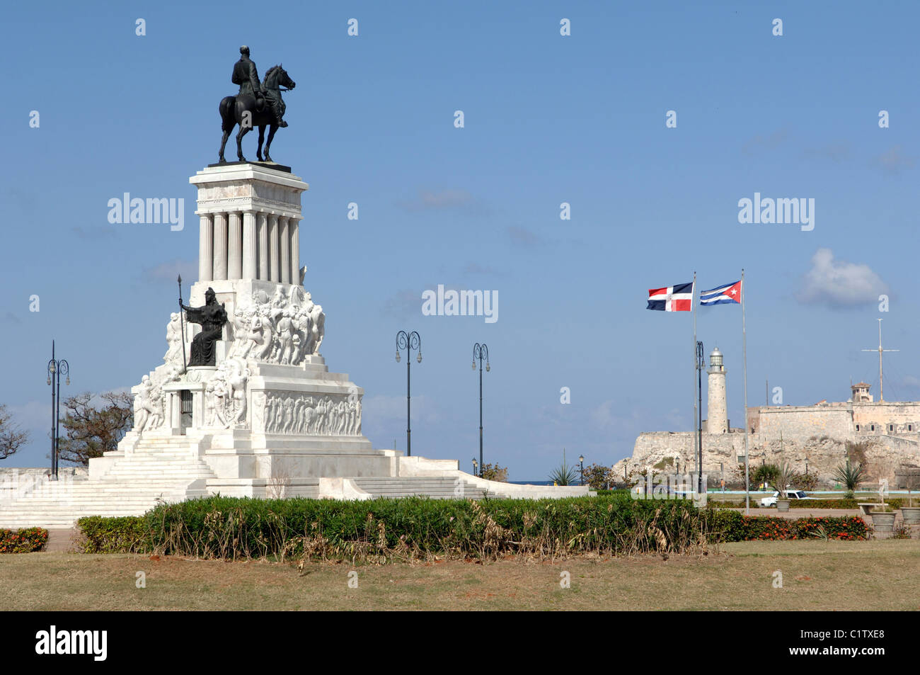 Havana Cuba street scenes and statues Stock Photo - Alamy