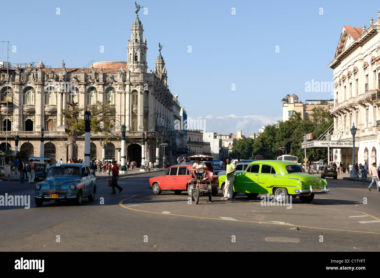 Havana Cuba street scenes and statues Stock Photo - Alamy