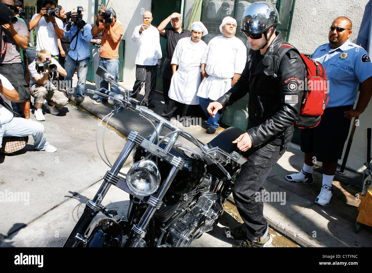 Justin Timberlake is surrounded by photographers as he leaves Cafe Med ...