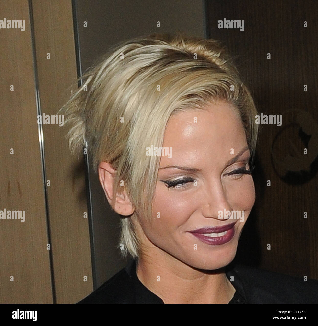 Sarah Harding leaving Nobu restaurant in Mayfair with her boyfriend ...