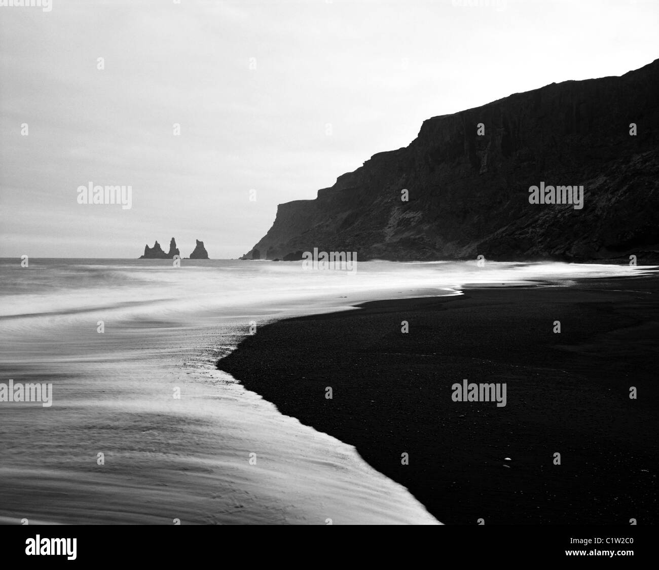 Vik black beach reynisdrangar view Black and White Stock Photos ...