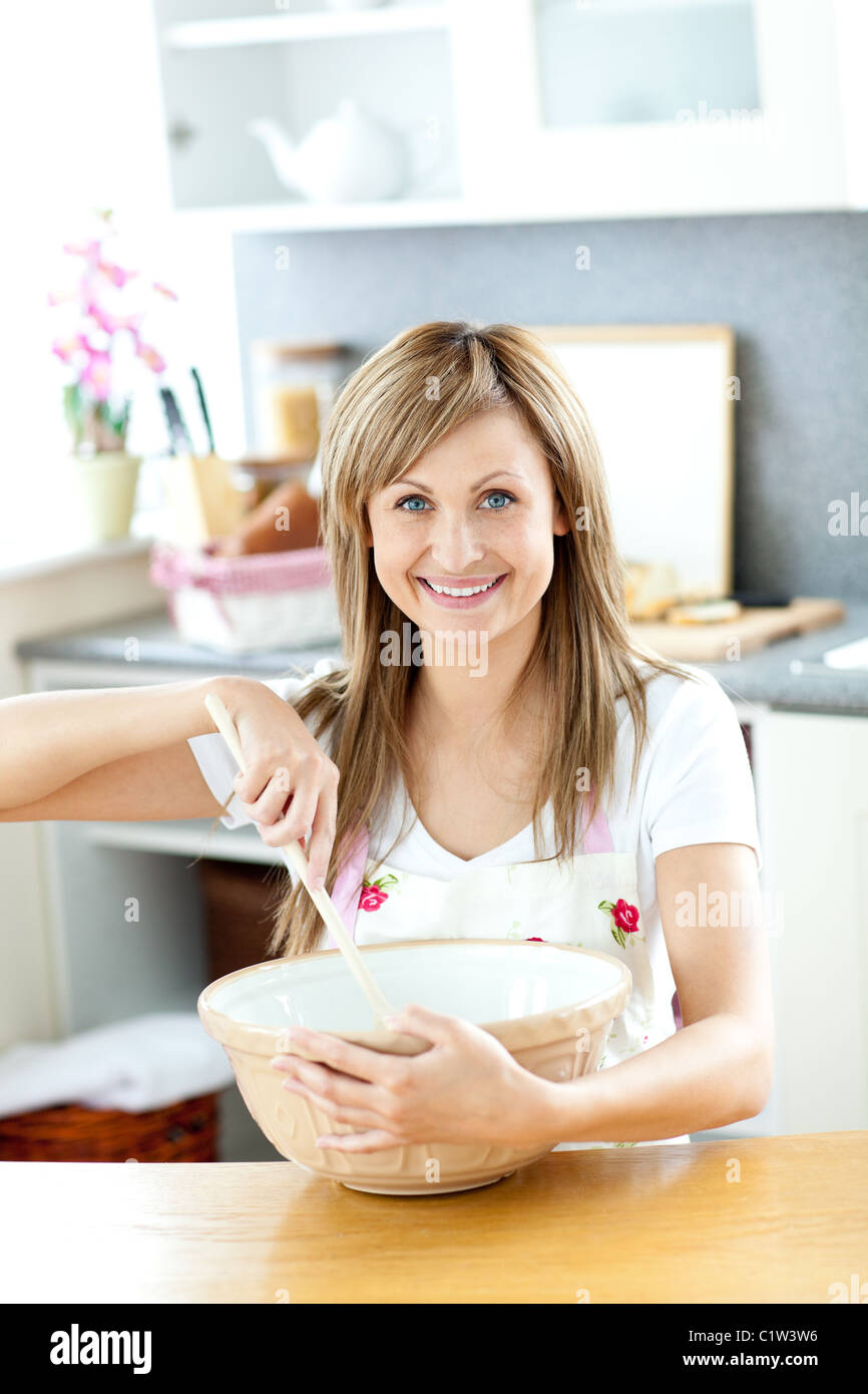 Portrait of a smiling woman cooking a cake in the kitchen Stock Photo ...